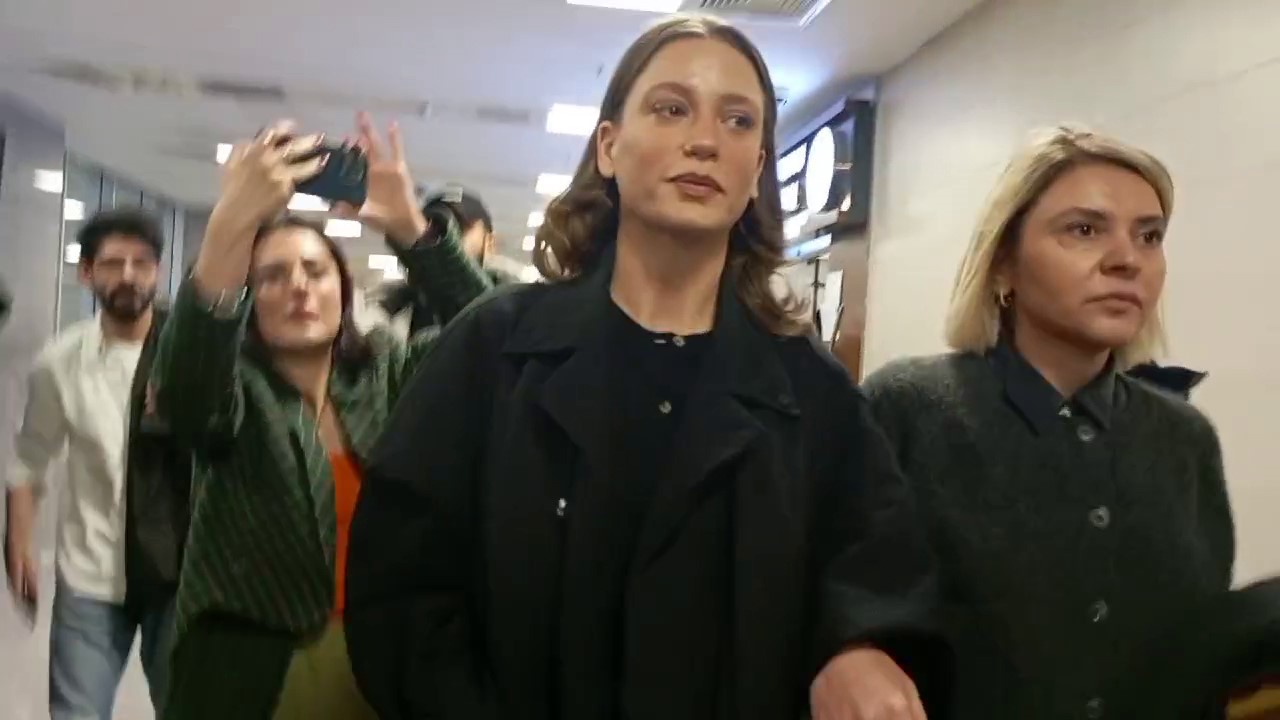 Menajer Ayşe Barım soruşturmasında Serenay Sarıkaya tanık sıfatıyla ... Menajer Ayşe Barım soruşturmasında Serenay Sarıkaya tanık sıfatıyla ...